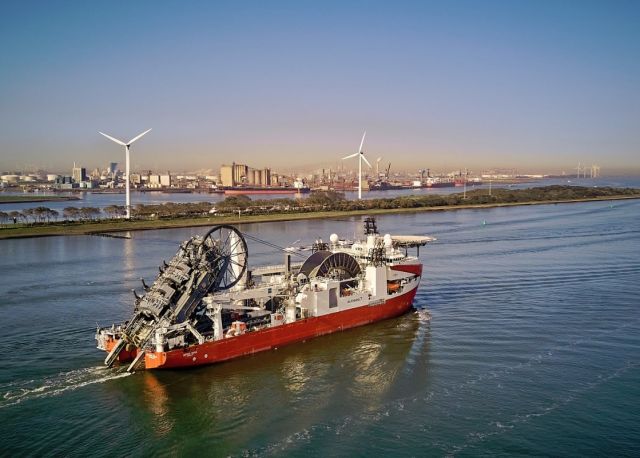 Reel-Lay Vessel Commences First Deployment - DredgeWire : DredgeWire