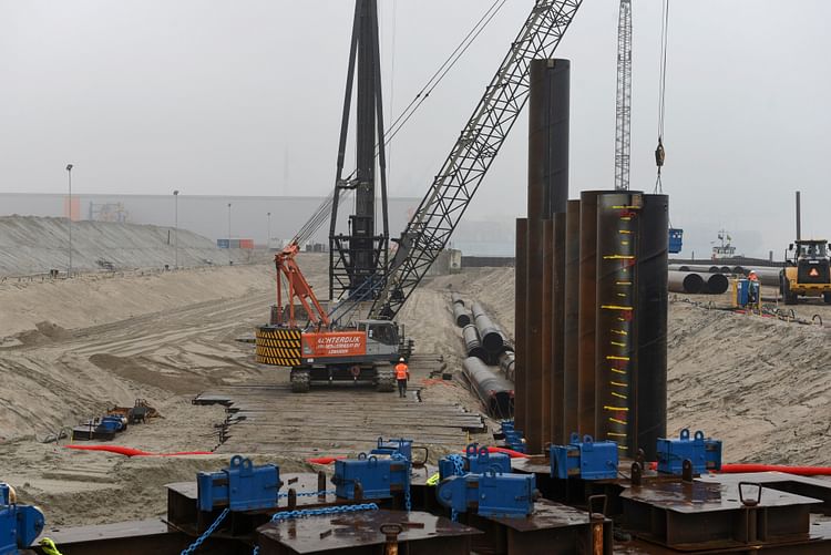 Extension of Quay Wall of Sif at Port of Rotterdam - DredgeWire ...