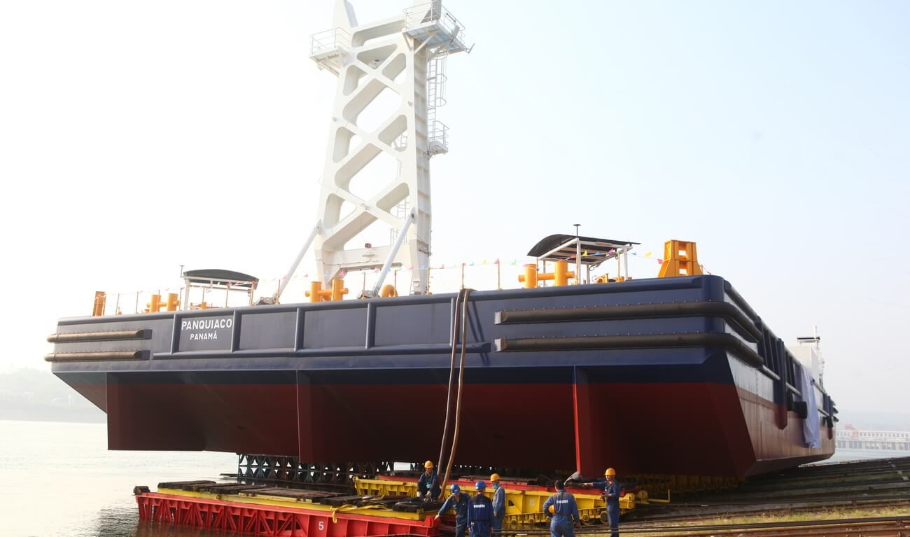 Damen Launches Crane Barge In Yichang - DredgeWire : DredgeWire
