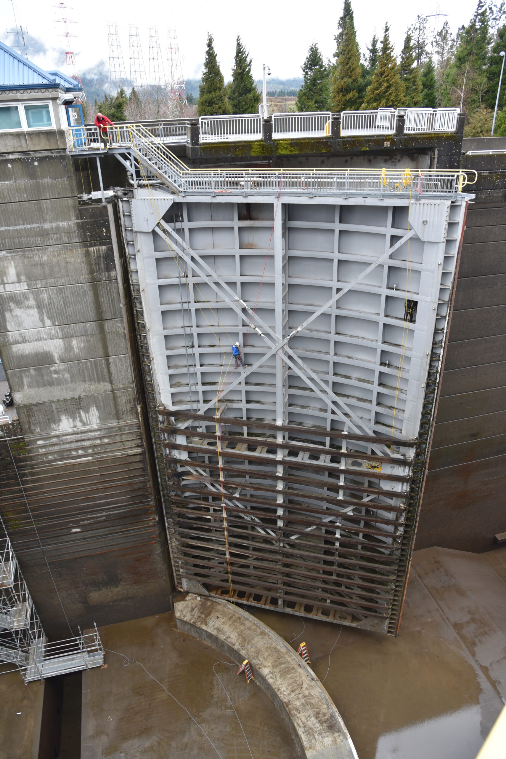 Climbers inspect Bonneville Lock's miter gate - DredgeWire : DredgeWire