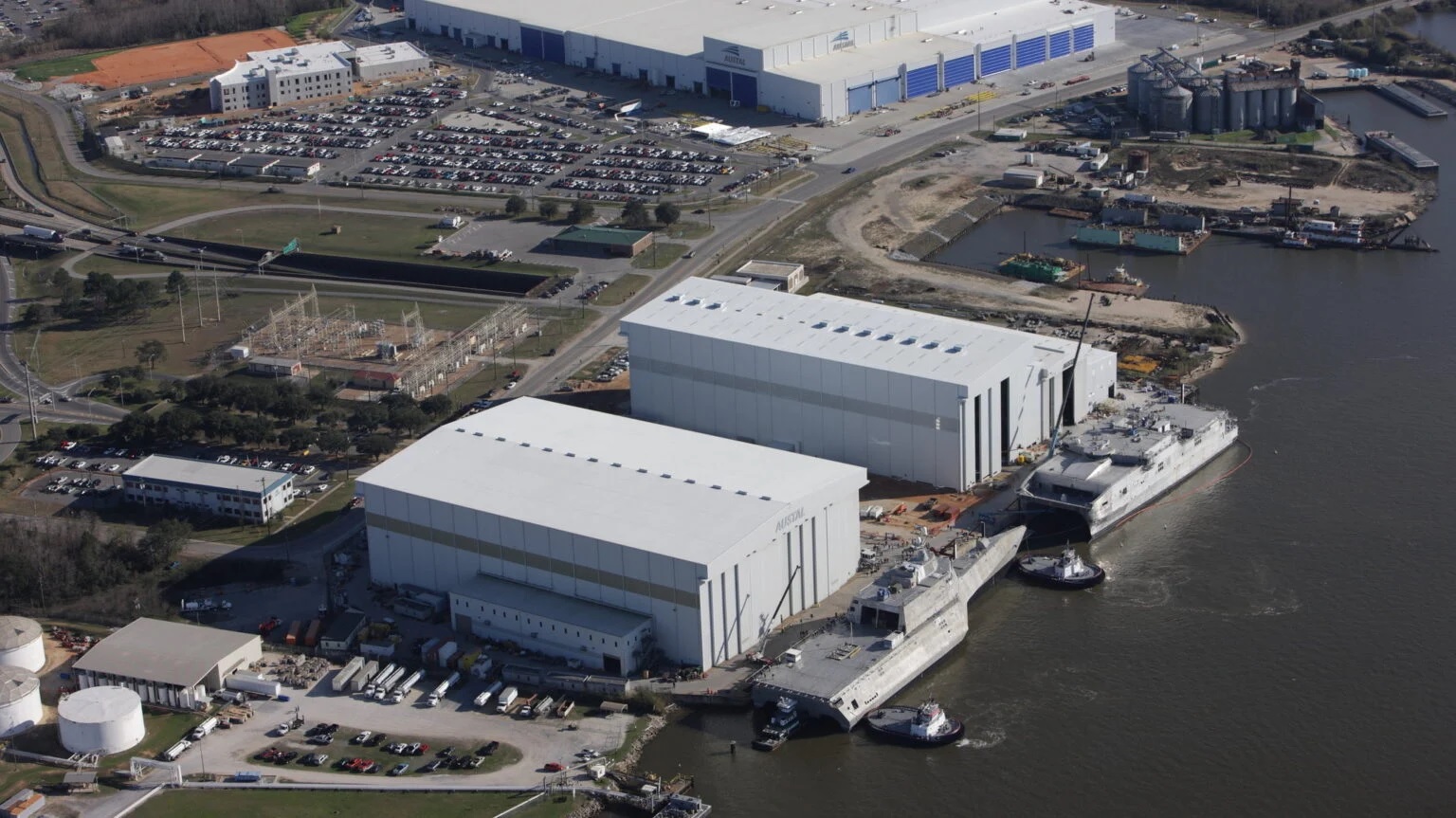 Austal USA wins Navy steel shipbuilding contract with floating dry dock ...