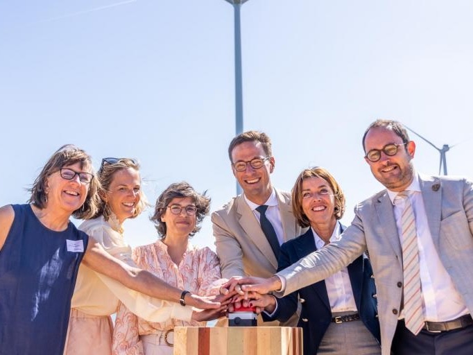 Luminus wind turbines on Jan De Nul’s site in Ghent port area ...