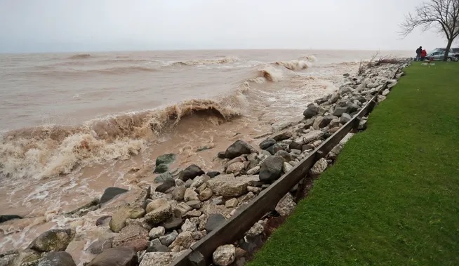 Lake Michigan levels could lead to more flooding and erosion in the ...