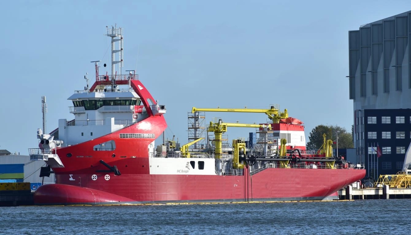 Gebr. van der Lee opts for sustainable trailing suction hopper dredger ...
