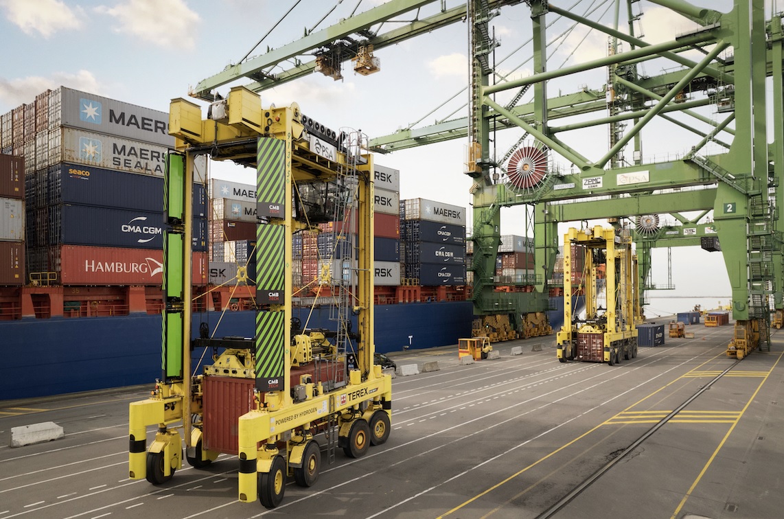 World’s first hydrogen dual fuel straddle carrier launches in Port of ...