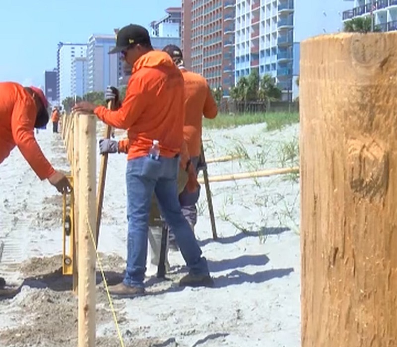 Crews work to finish Myrtle Beach sand fencing, Apache Pier repairs ...