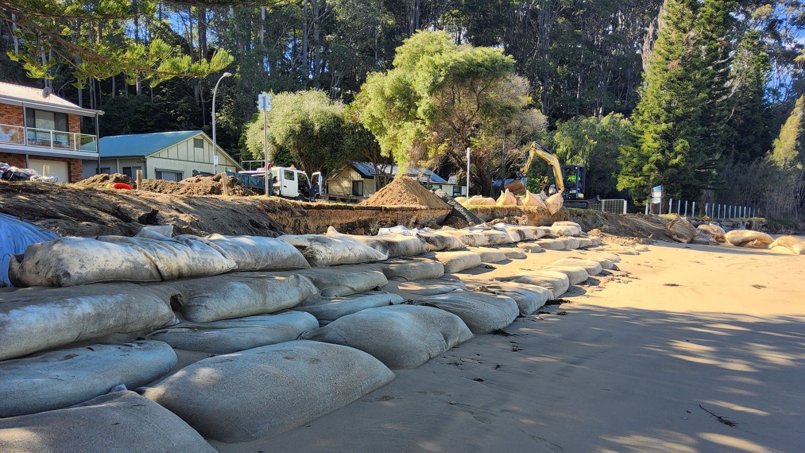 New sandbag structure to protect Long Beach - DredgeWire : DredgeWire