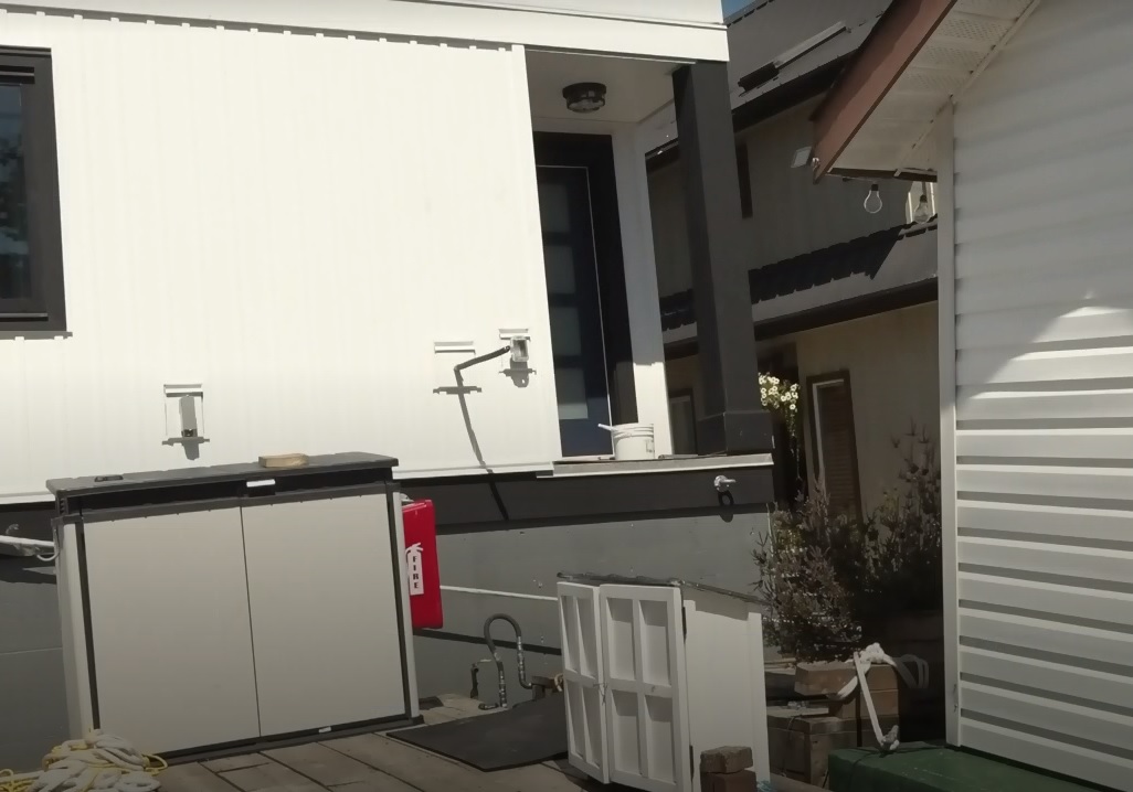 Dozens of homes off-kilter on Fraser River, locals blame lack of ...