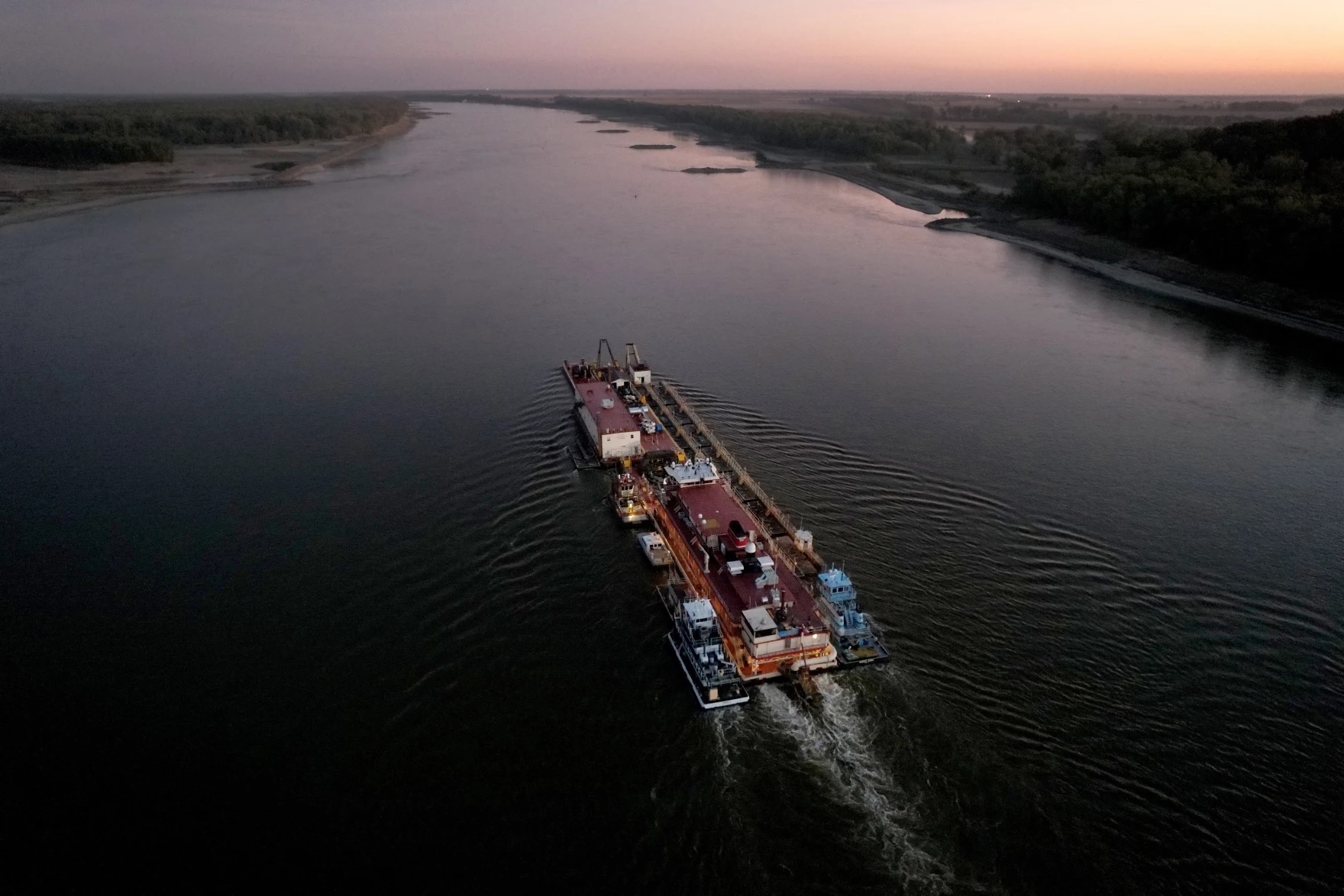 Mississippi River levels continue to drop; barge rates continue to rise ...