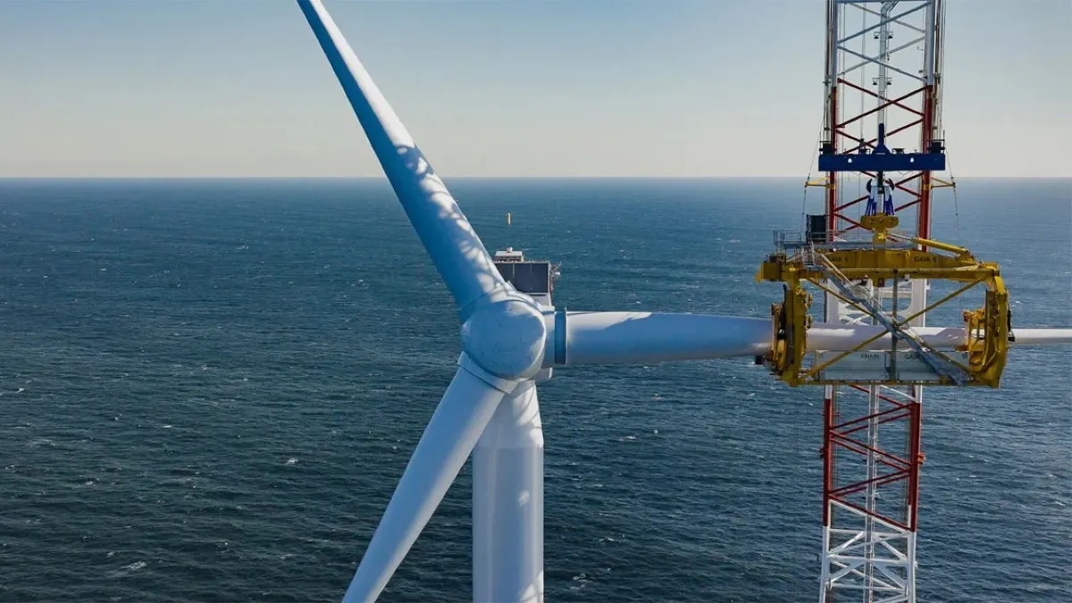 In a historic first, a US offshore wind farm delivers power to the grid ...
