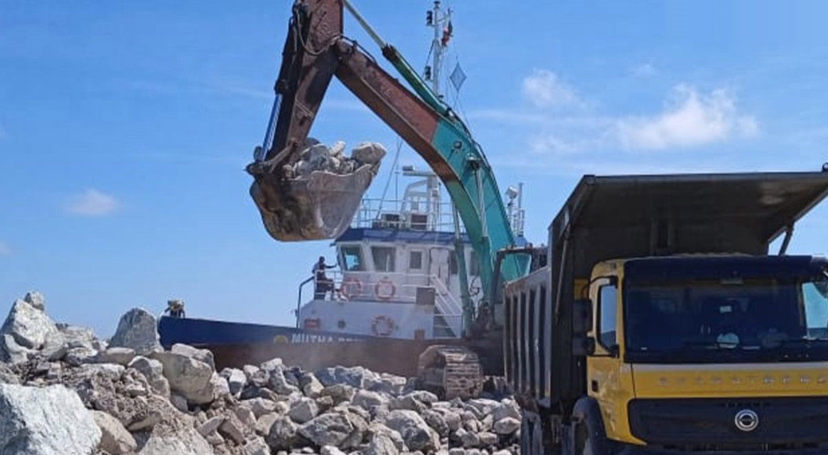 GDh. Rathafandhoo shore protection project well underway - DredgeWire ...