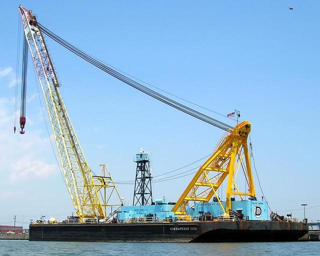 DredgeWire Exclusive: The primary crane removing debris at Baltimore’s ...