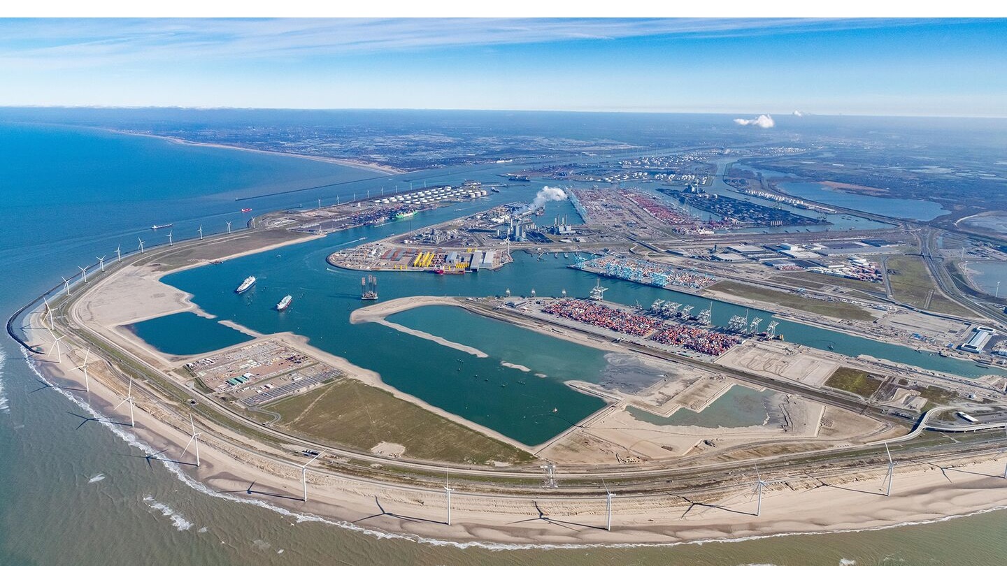 Port of Rotterdam posts cargo throughput of 220 million tonnes in first ...