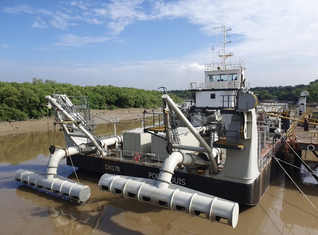 MOTAS Dredging Solutions: Turnkey delivery of Spray Pontoon to Jan De ...