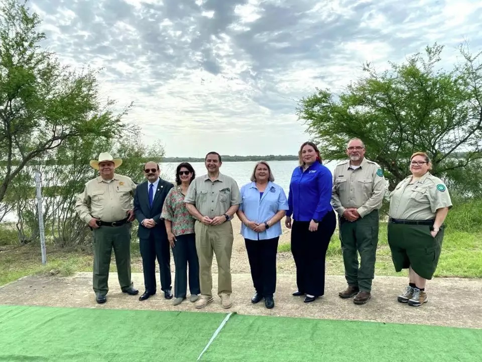 Rep. Cuellar Announces The Authorization Of Lake Casa Blanca Dredging ...