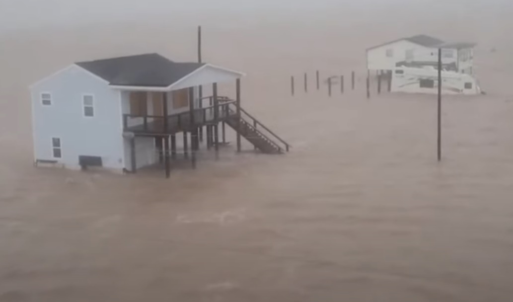 Video shows Texas flooding from Hurricane Beryl (40sec) - DredgeWire ...