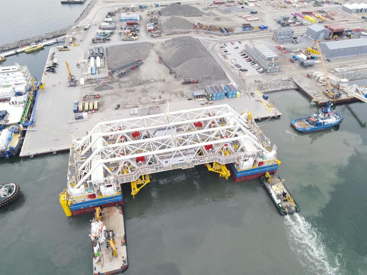 DEME launches new custom vessel “Ivy” for tunnel installation ...