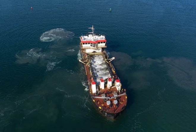 Stage Harbor dredging begins in Chatham on a 24/7 schedule. See the ...