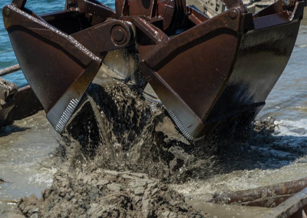 USACE gearing up for the Arthur Kill 50-foot reach project - DredgeWire ...
