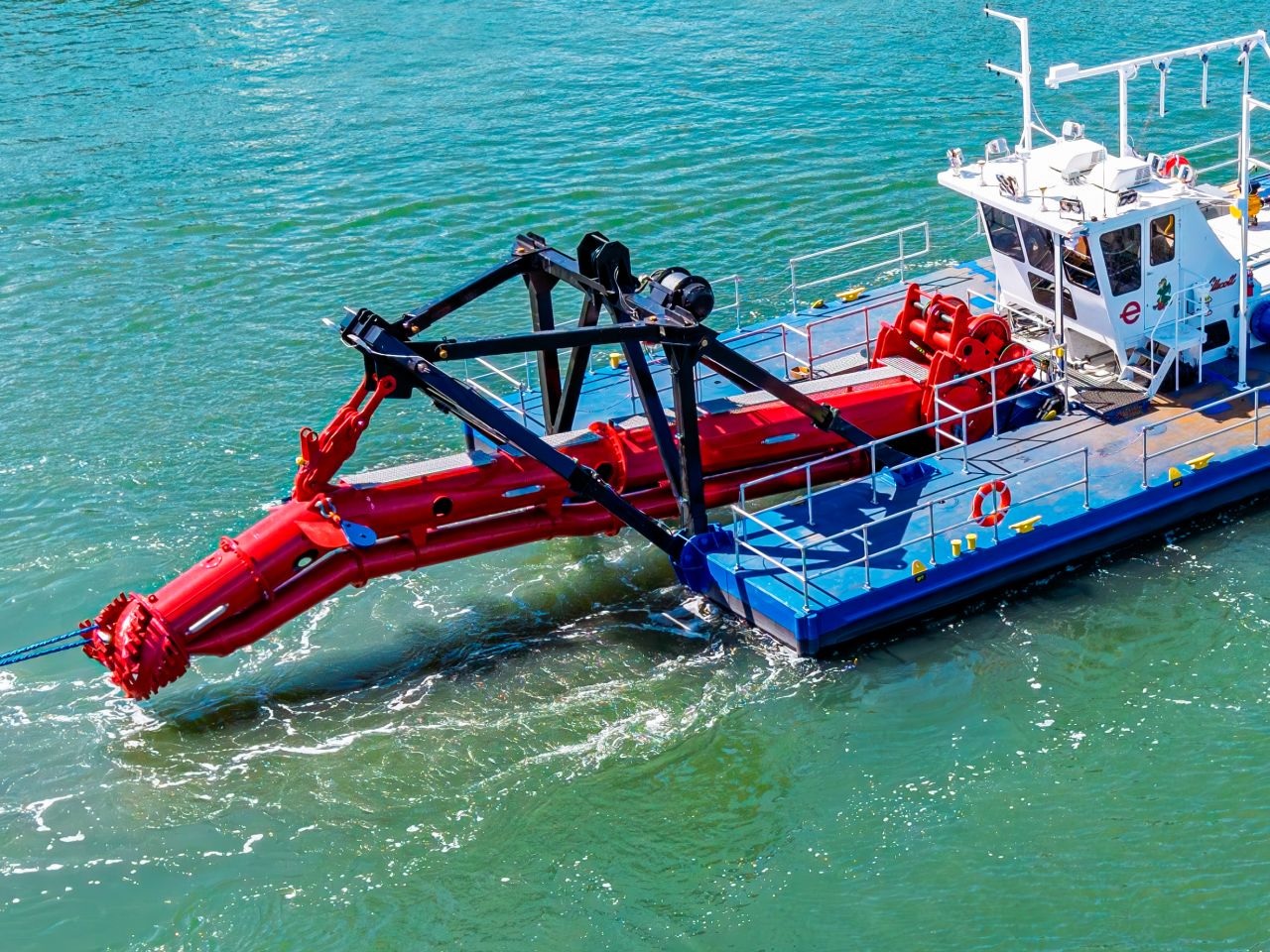 Ellicott Dredges Delivers Series 1870 G2 Dragon Dredge To City of ...