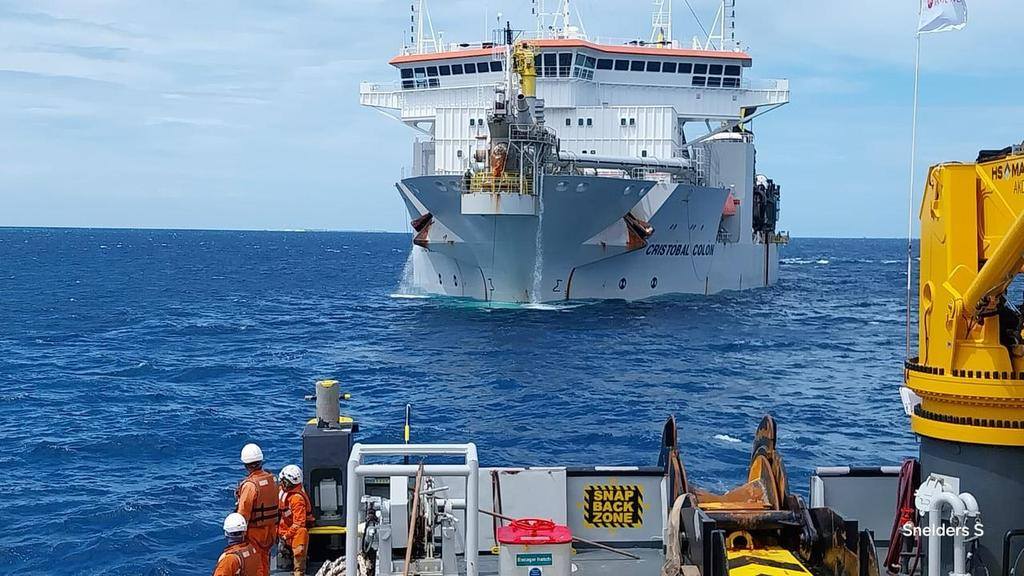 Jan De Nul mega hopper "Cristóbal Colón" starts big job in Maldives ...