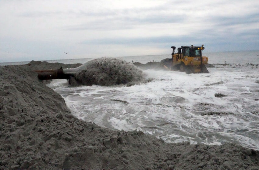 USACE Uses Dredged Sand to Replenish Beaches with Great Lakes Dredge ...