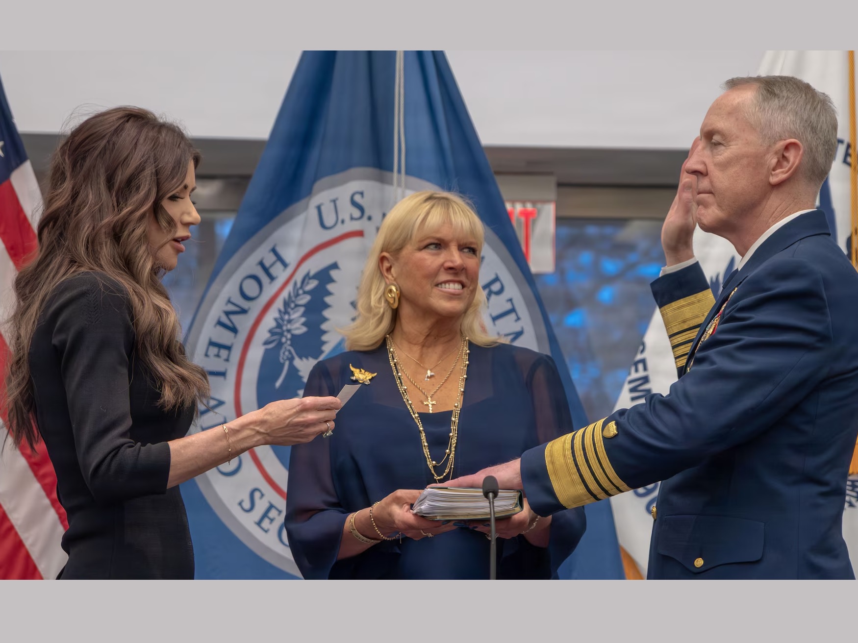 Kevin E. Lunday is sworn in as the 28th Commandant of the U.S. Coast ...