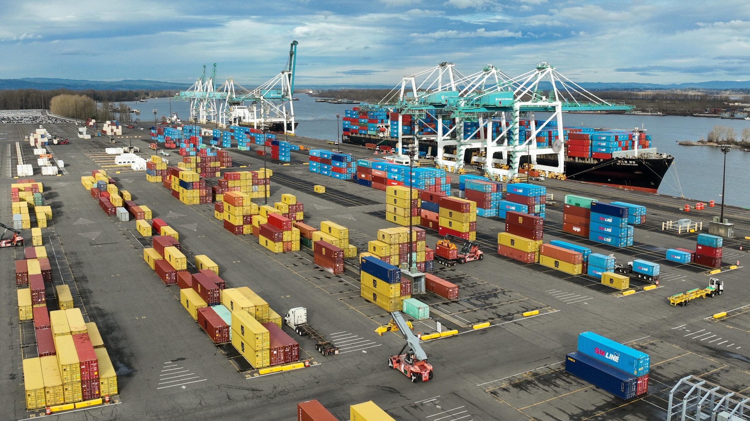 Portland re-opens Oregon’s only container terminal - DredgeWire ...