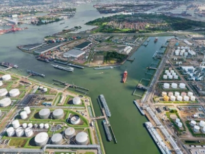 All sectors in the port of Rotterdam fully operational - DredgeWire ...